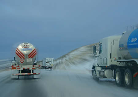 Improper Lane Change Kansas City 18 Wheeler Accidents - Call (816) 221-0501